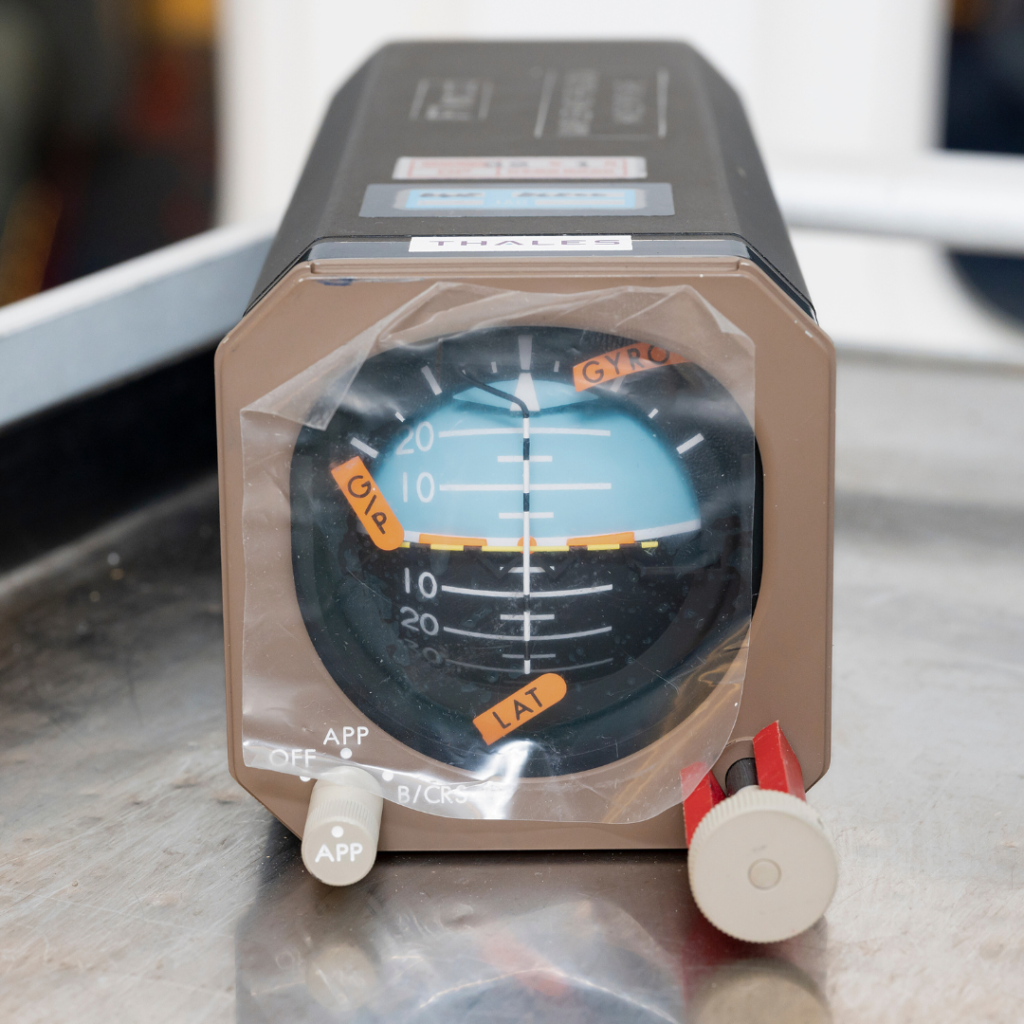 Japanese Air Force One B747 Standby Attitude Indicator 航空自衛隊 日本国 前政府専用機 ...