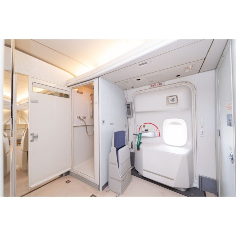 Japanese Air Force One B747 VIP Shower Room 航空自衛隊 日本国 旧政府専用機 シャワールーム 補用 ...